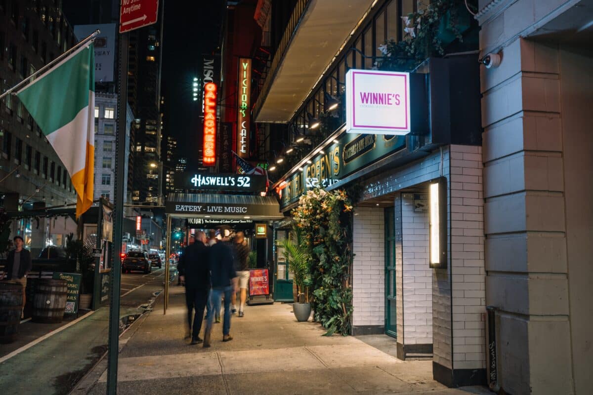 Taylor Swift Party at Winnie’s Broadway, NYC | Friday Night