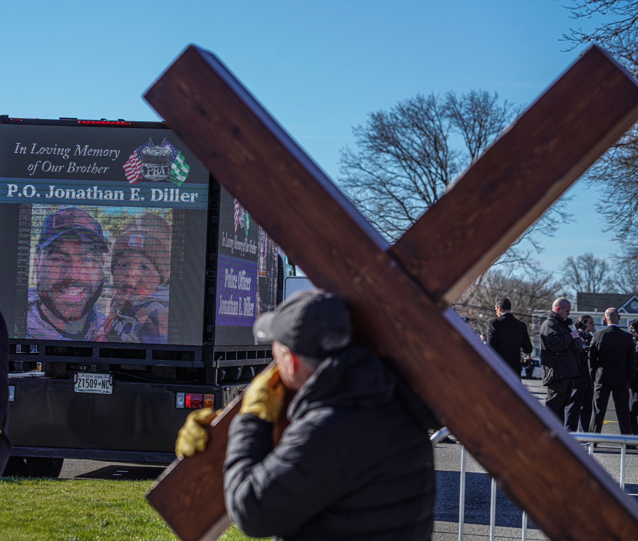 ‘We remember his bravery’: Fallen Queens Police Officer Jonathan Diller ...