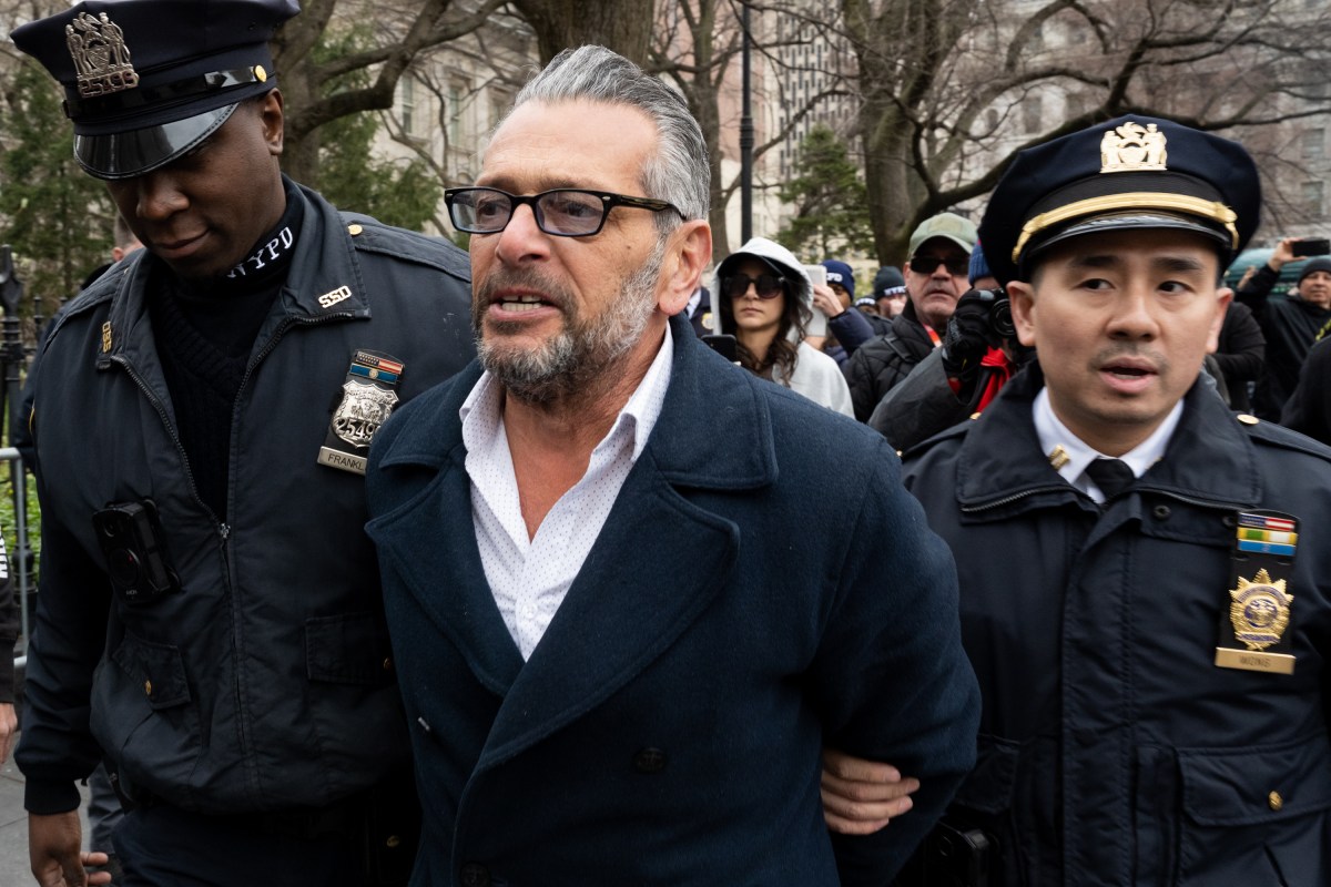 Staten Island man flings pizza at City Hall to make point about ...