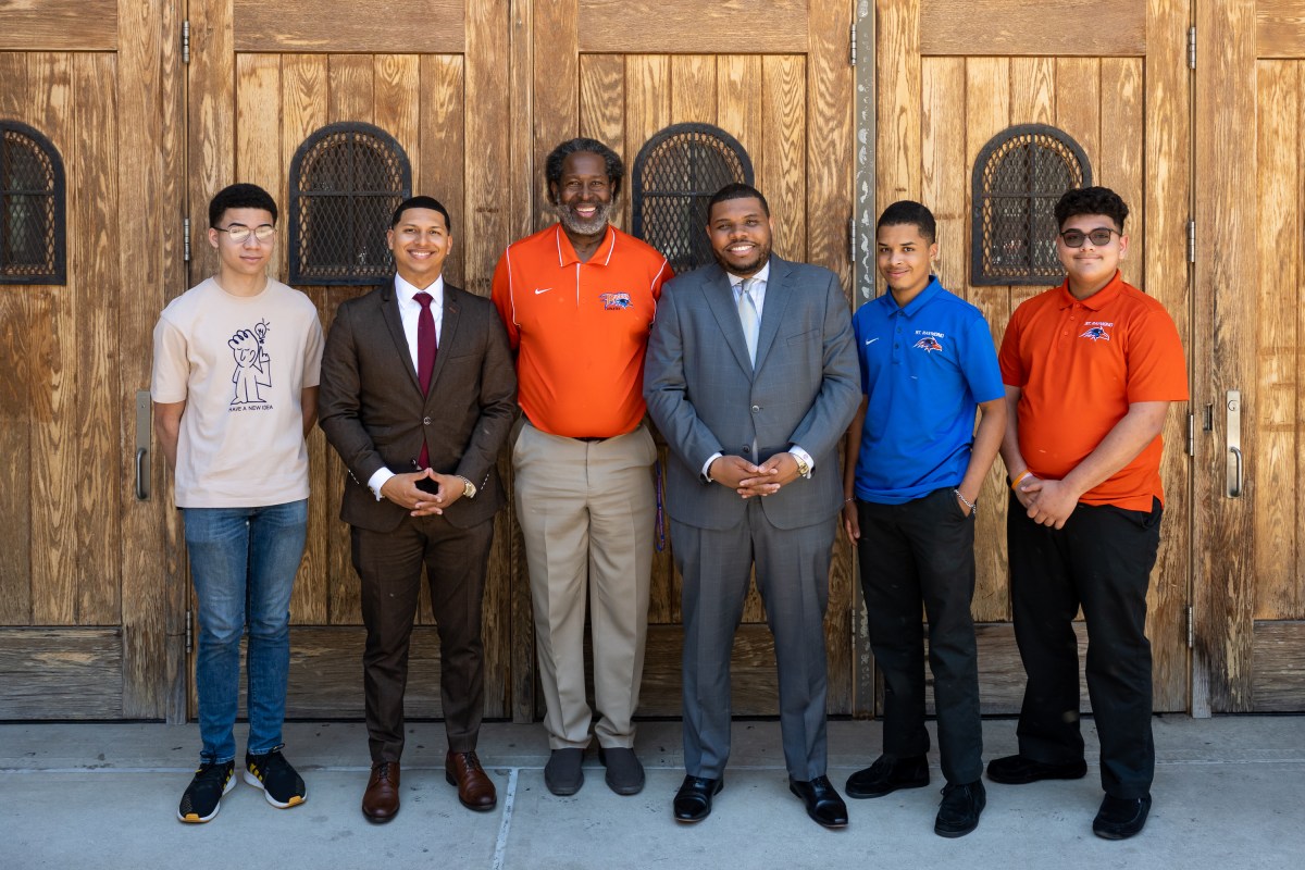 NYPD Officer Uses Sign Language to Aid Deaf NYCers