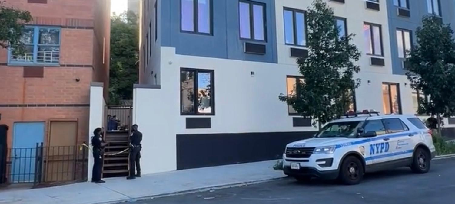 Hammer wielding suspect brutally attacks man in the Bronx: cops | amNewYork