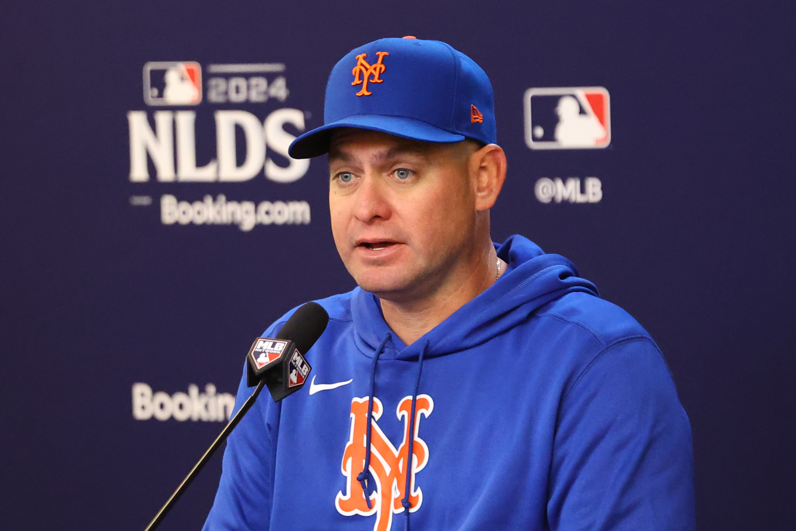 New Mets Manager Mendoza Wins Fan Support with Early Success