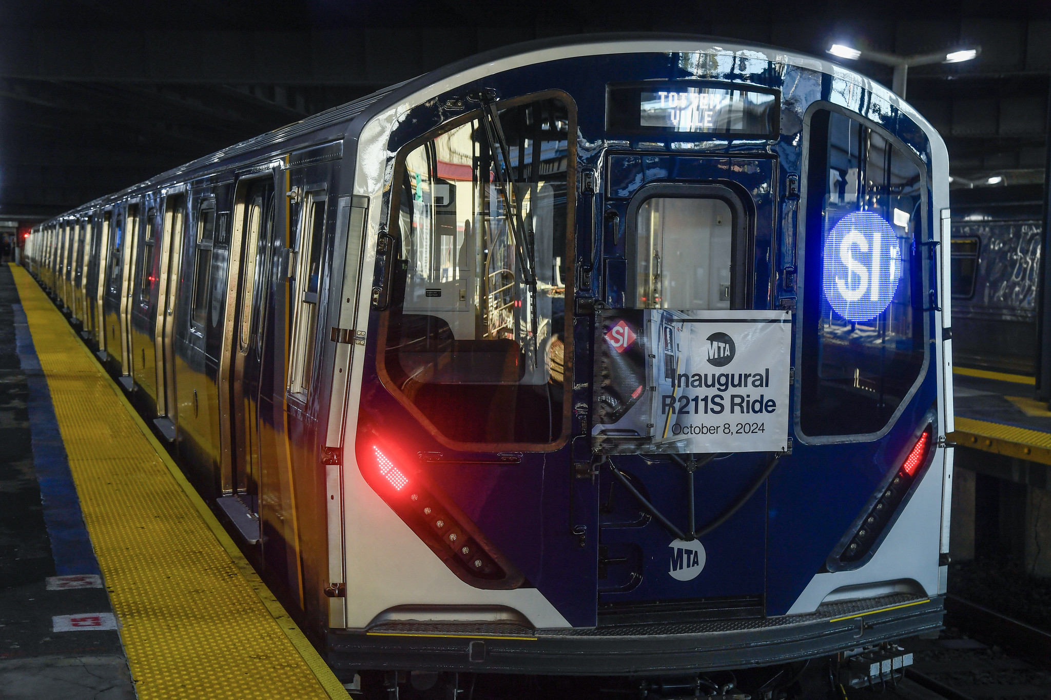 NYC’s Open-Gangway Subway Cars Coming in 2027