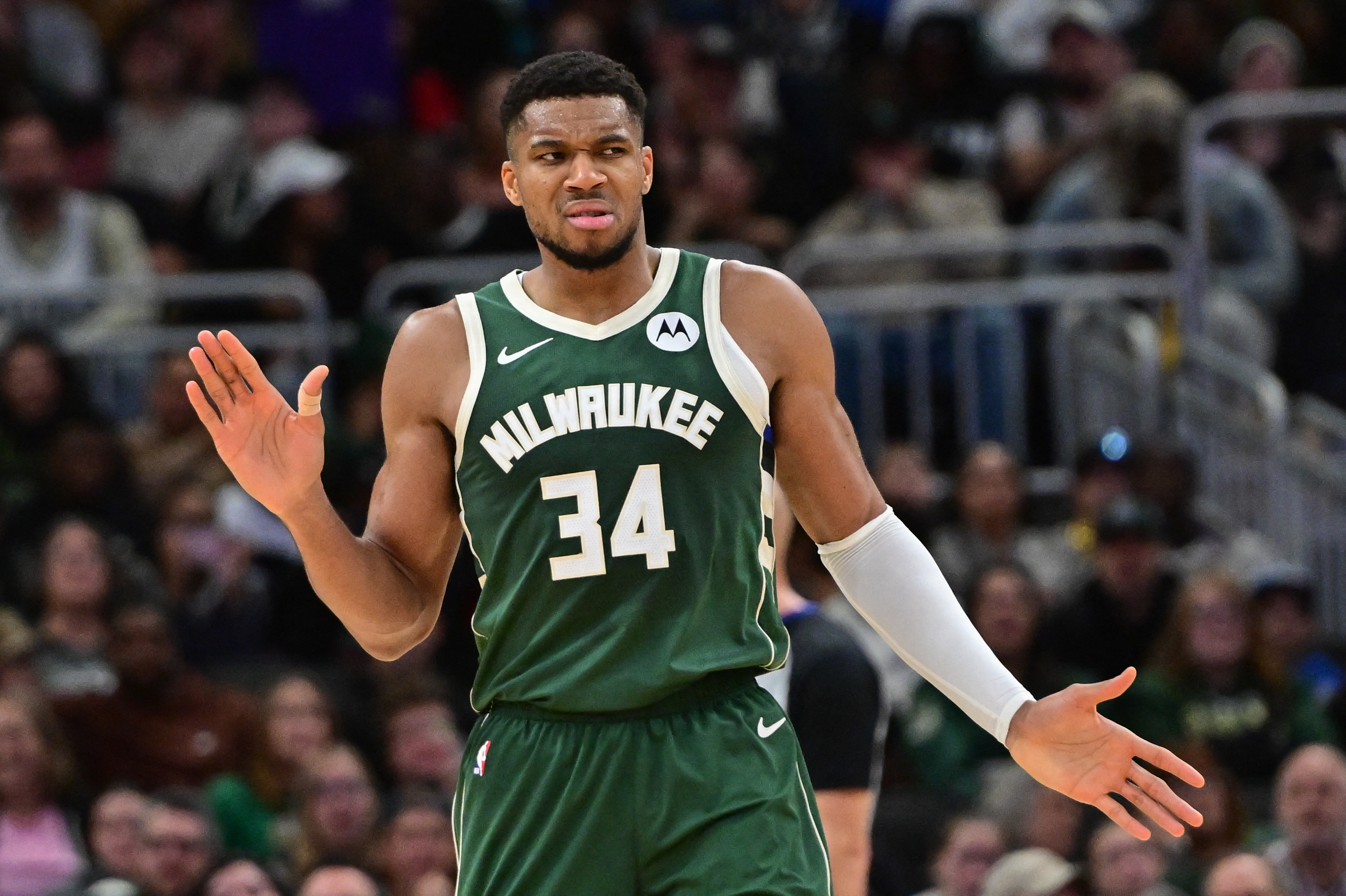 Giannis trade buzz grows as Bucks struggle early