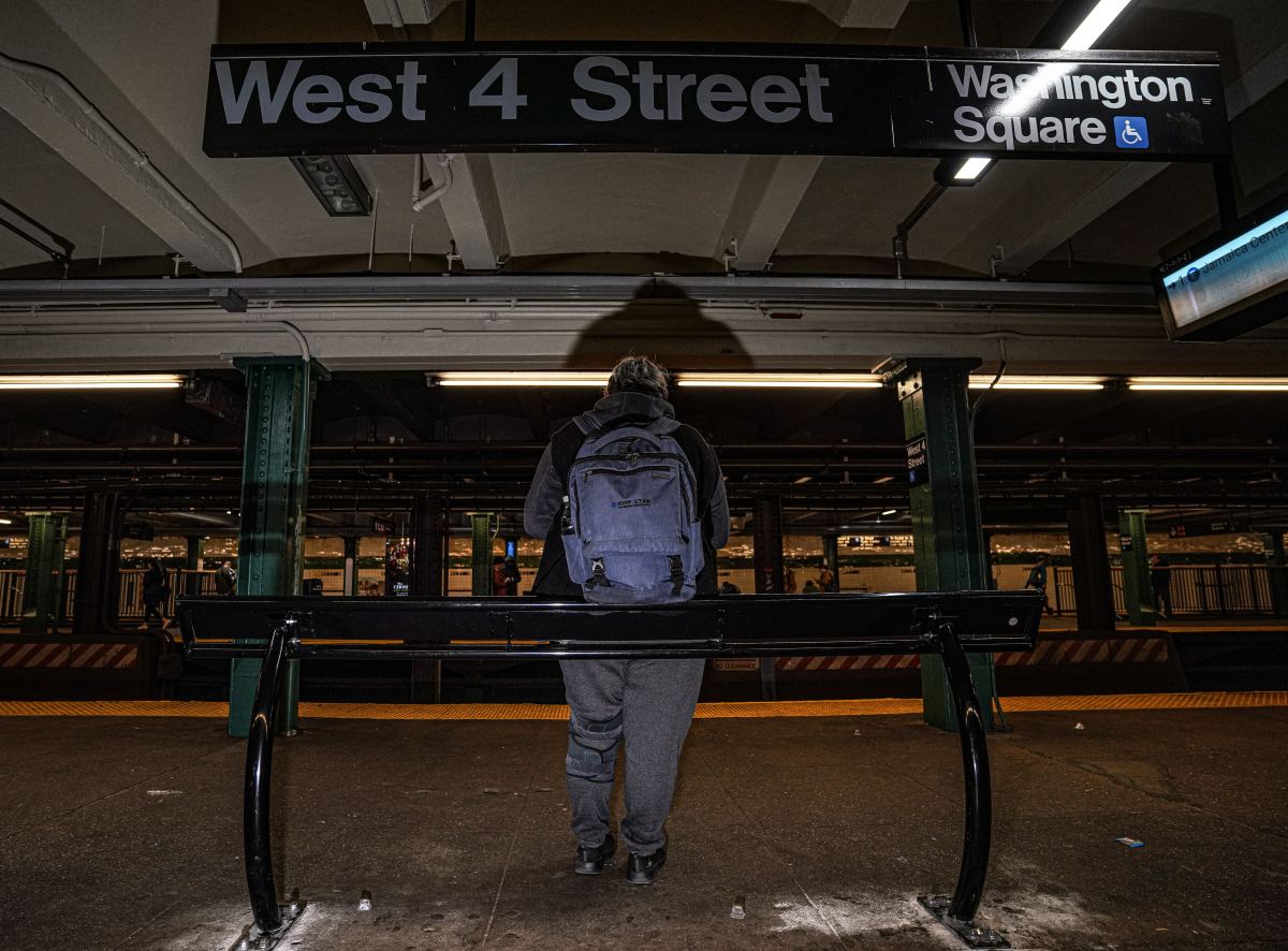 MTA Debates Removing Wooden Benches from Subways