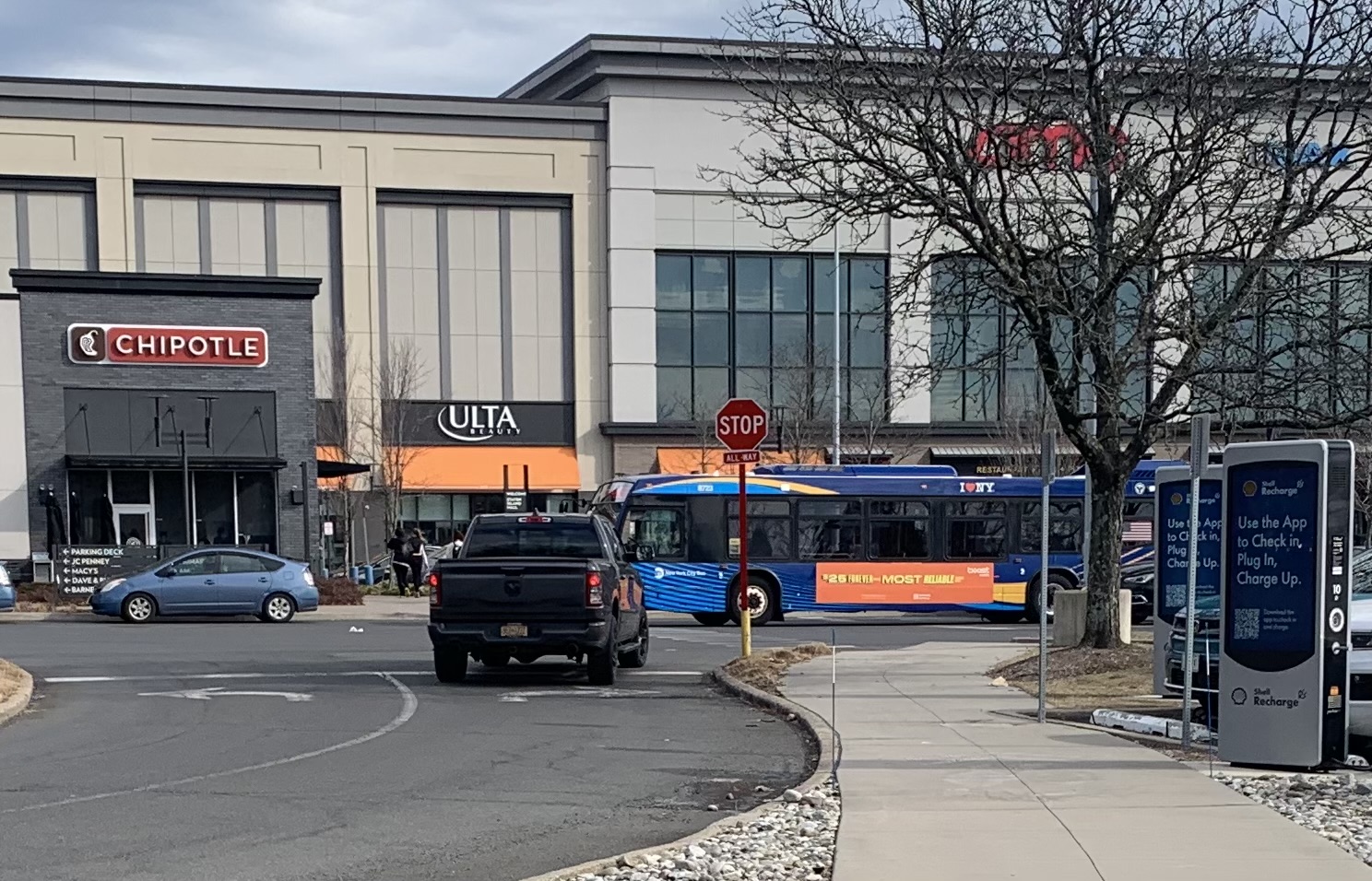 Staten Island Mall bus route change sparks concern