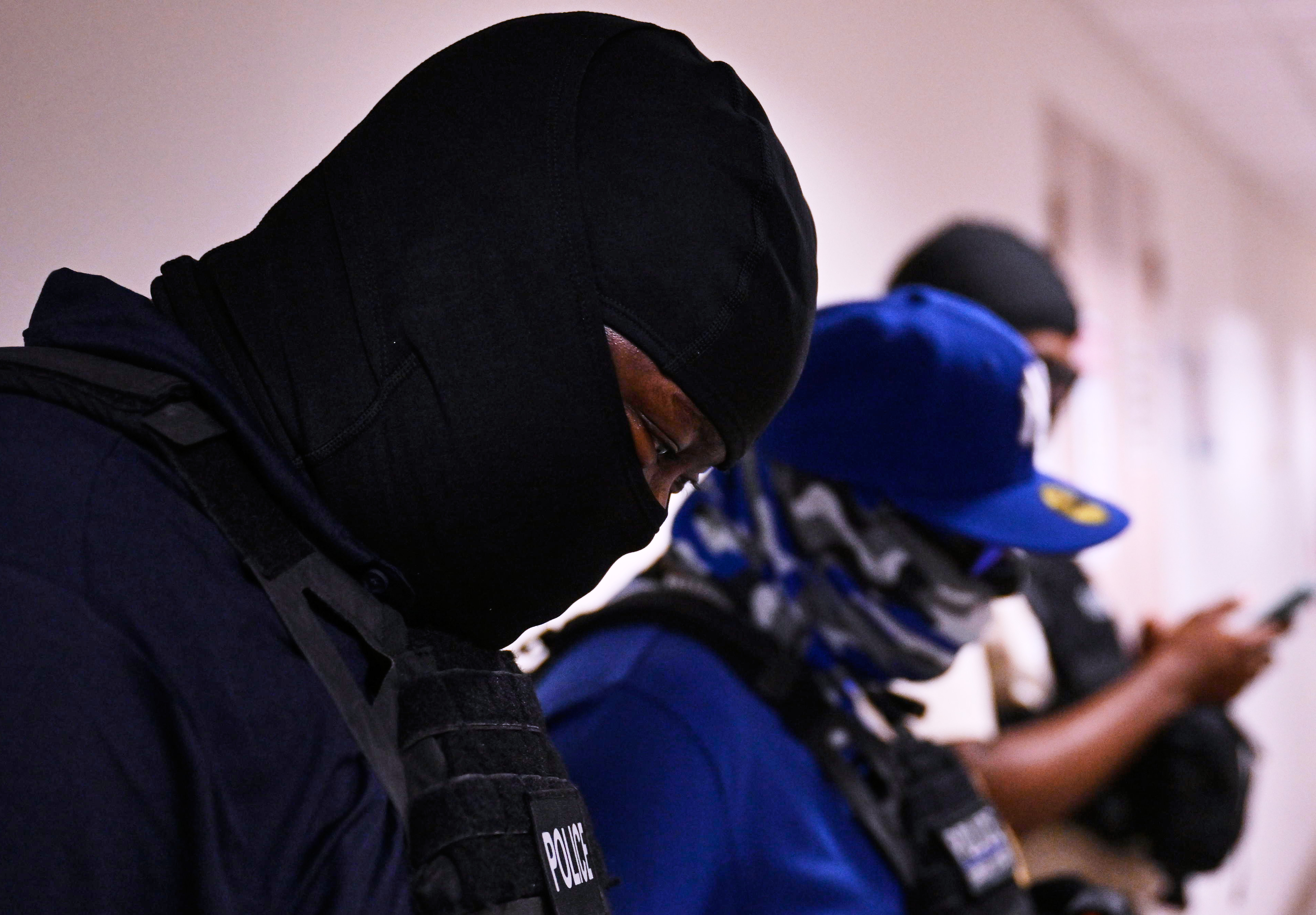 Cover up: Face-covered ICE agents and unruly protesters reignite debate ...