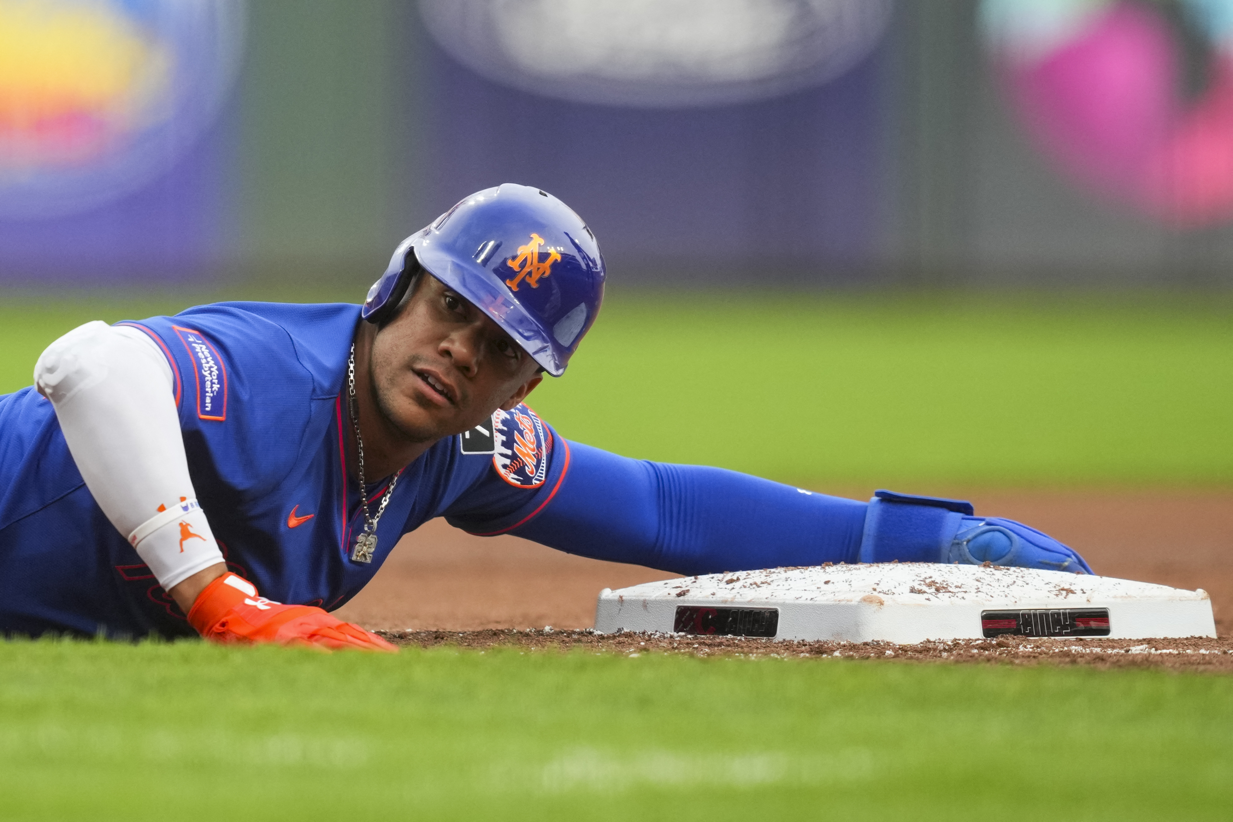 Mets NL East hopes up in smoke, Wild Card standing tight