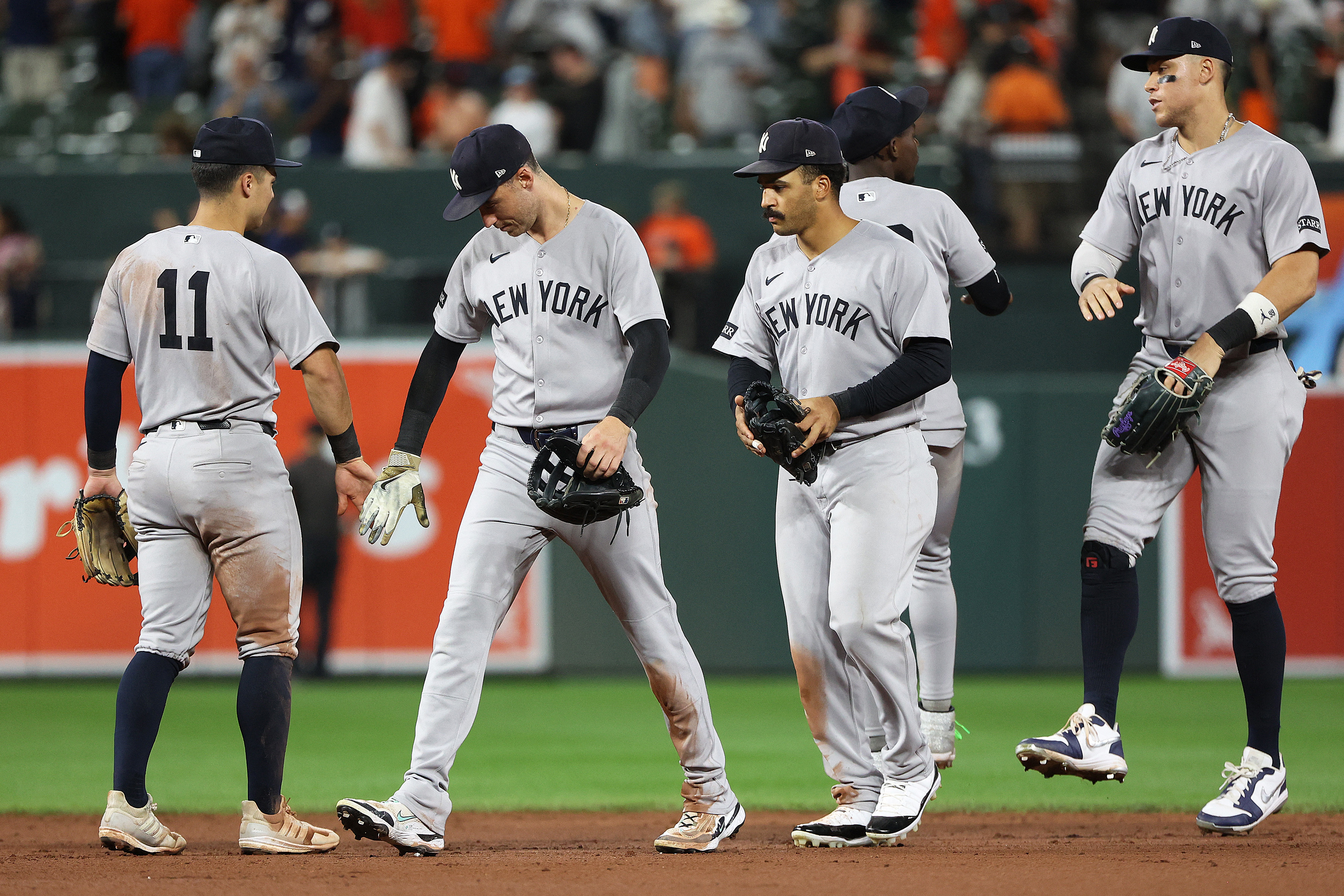 Yankees enter final week with Blue Jays still in sight, easy schedule ...