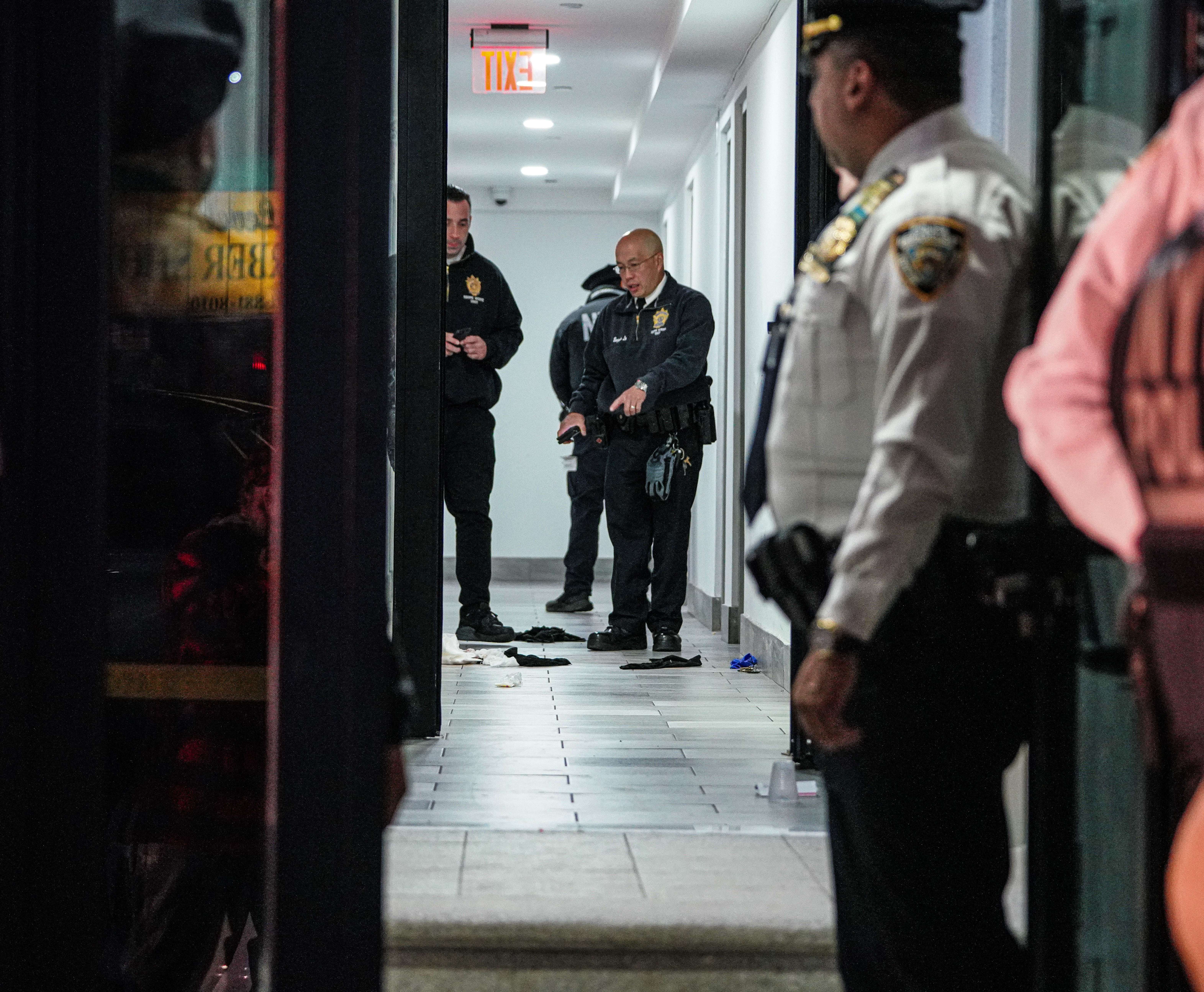 Cop wounded in shooting at Bronx apartment building while attempting to ...