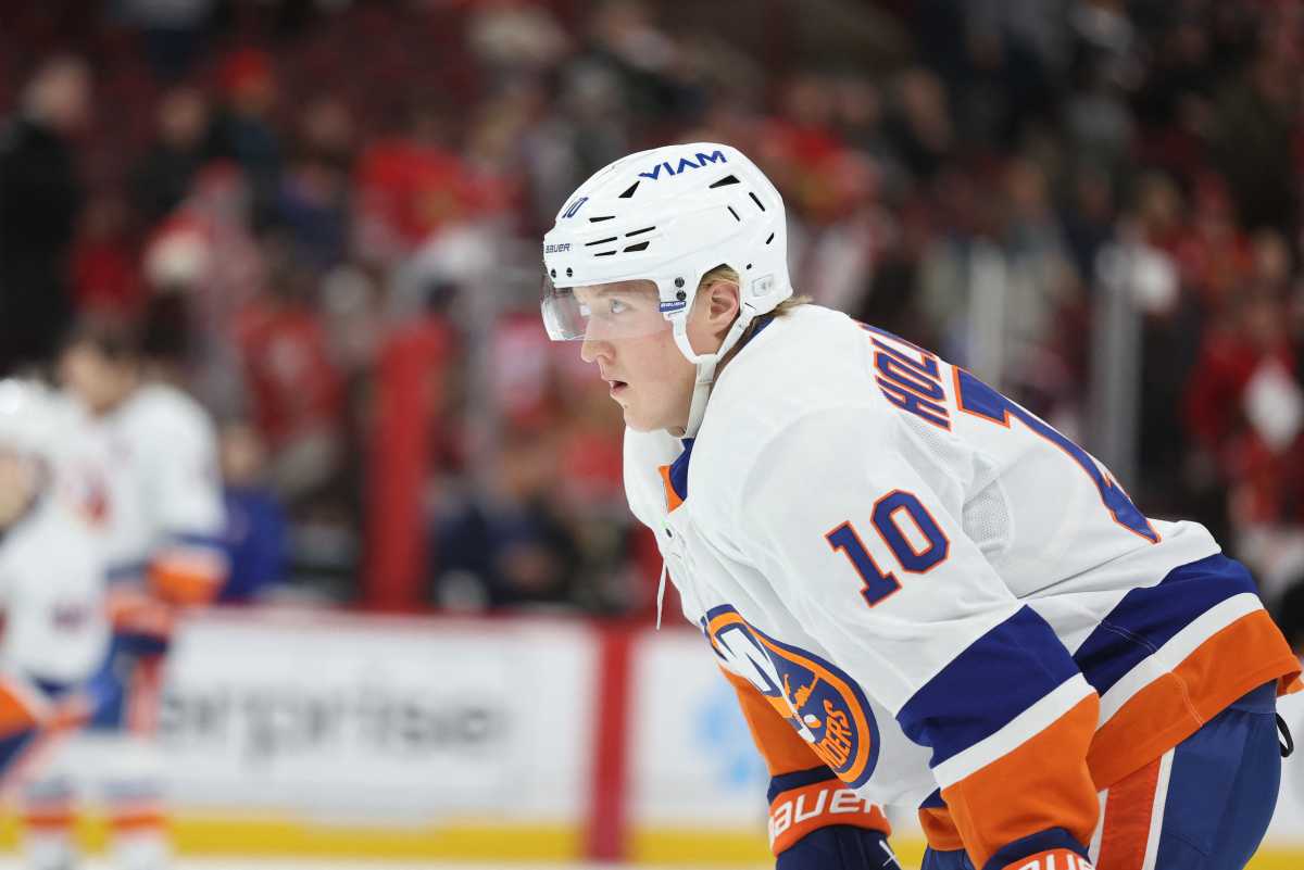 Islanders’ Simon Holmstrom not in Sweden’s Olympic plans: ‘I want to ...