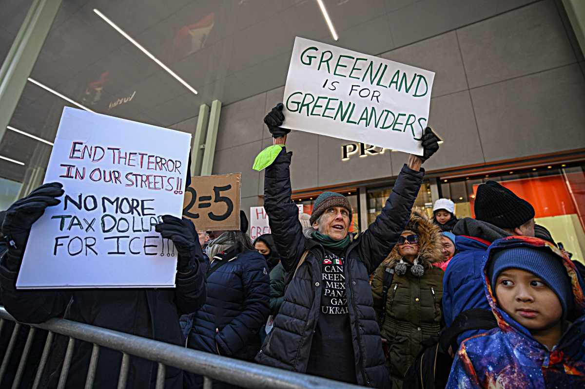 Midtown protest sees hundreds of seething New Yorkers march against ICE ...